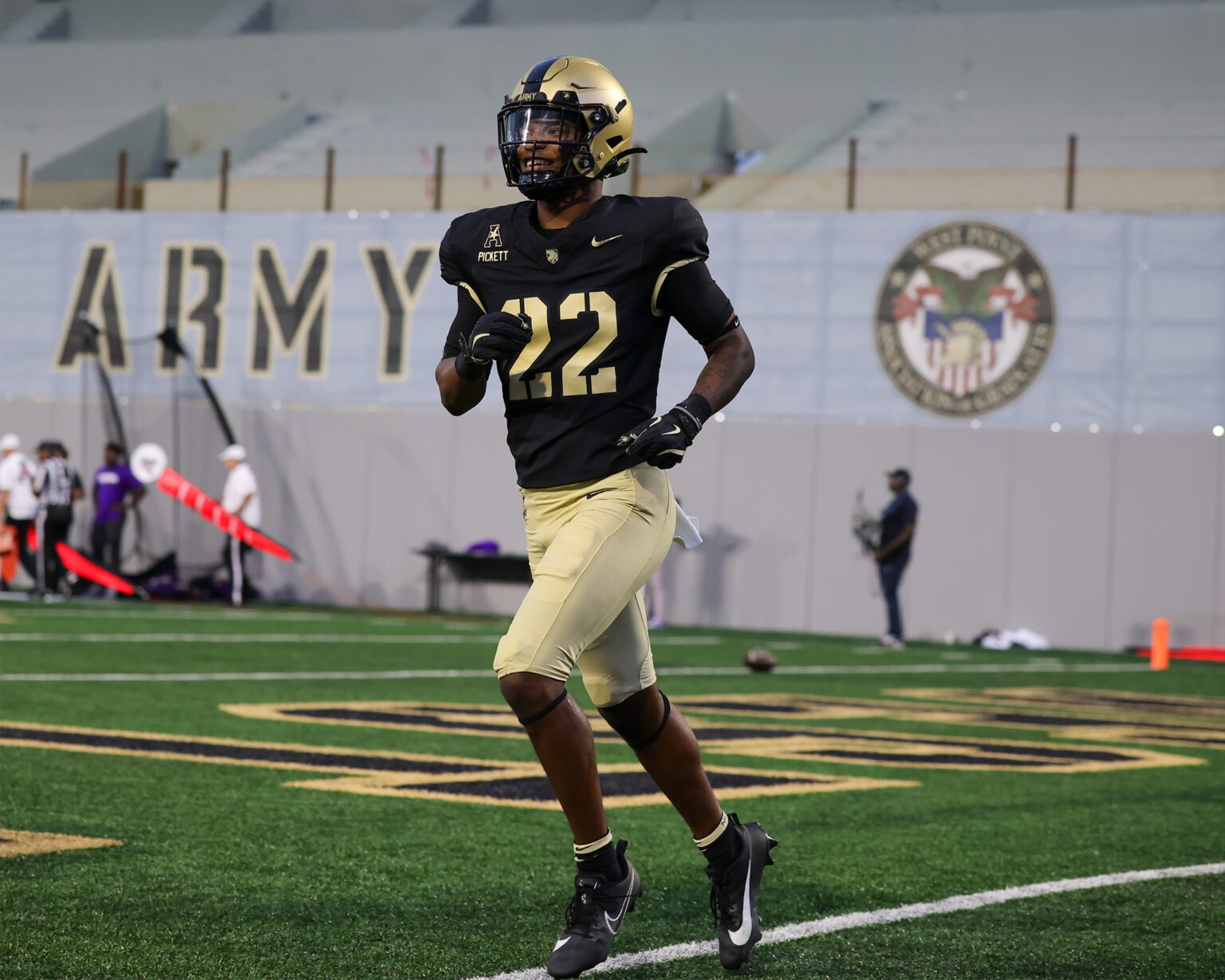 Larry Pickett Jr. nominated for the 2025 Capital One Orange Bowl-FWAA ...